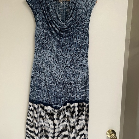Max Studio | Dresses | Max Studio Blue And Offwhite Patterned Dress M ...